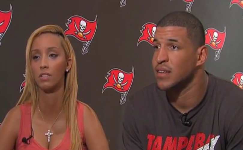 L’athlète de la NFL Evan Rodriguez et sa femme refusent d’avorter leur ...