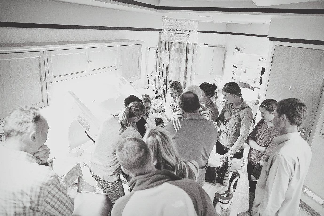 Une mère partage les photos de son bébé atteint d'acrânie décédé à la ...