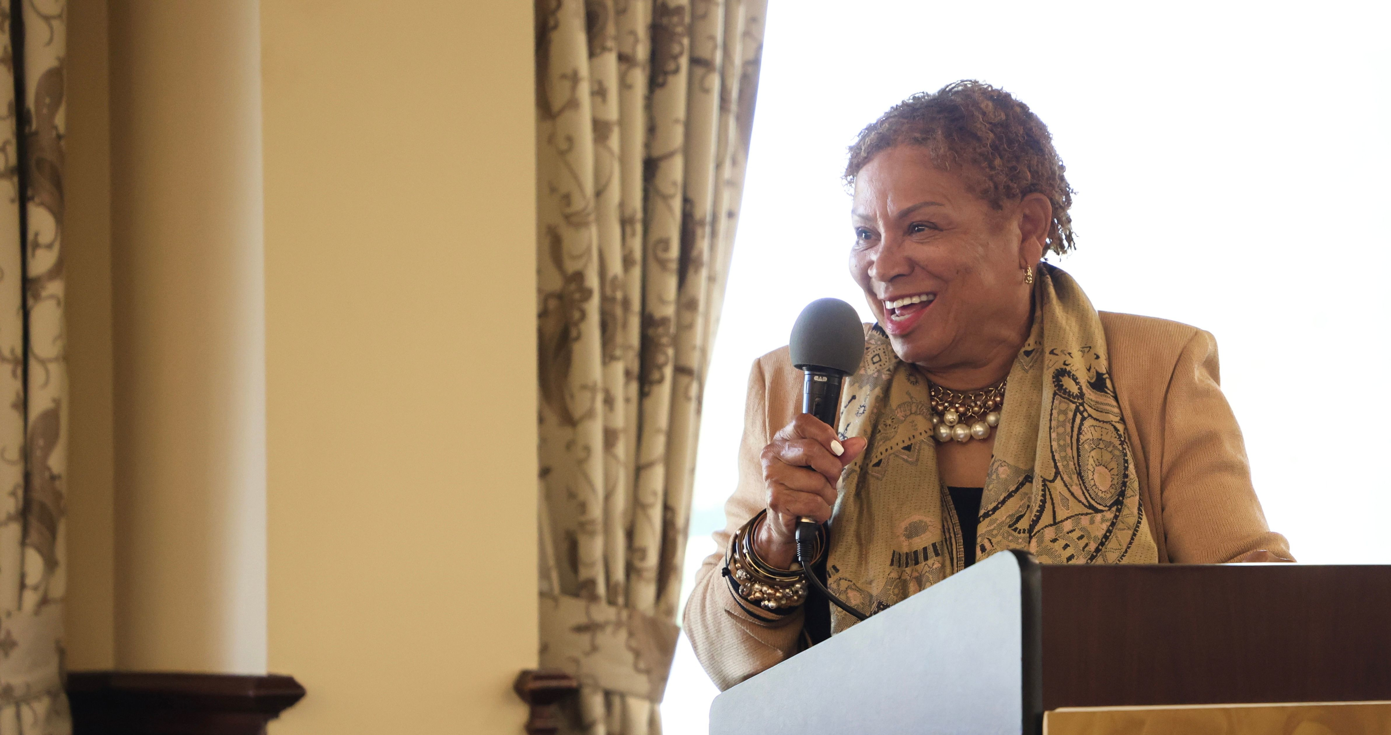 Mayor Deborah Robertson