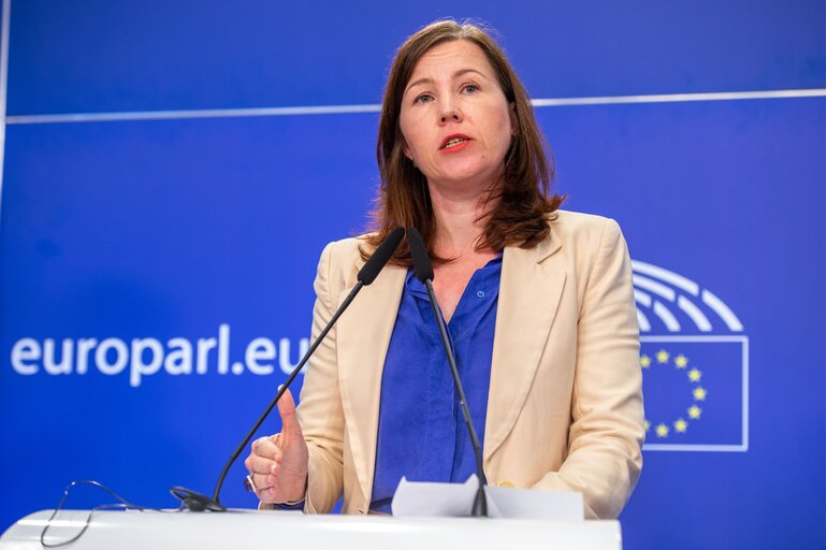 Verbod op verkoop vervuilende verbrandingsmotor voor auto’s in 2035 - Groen