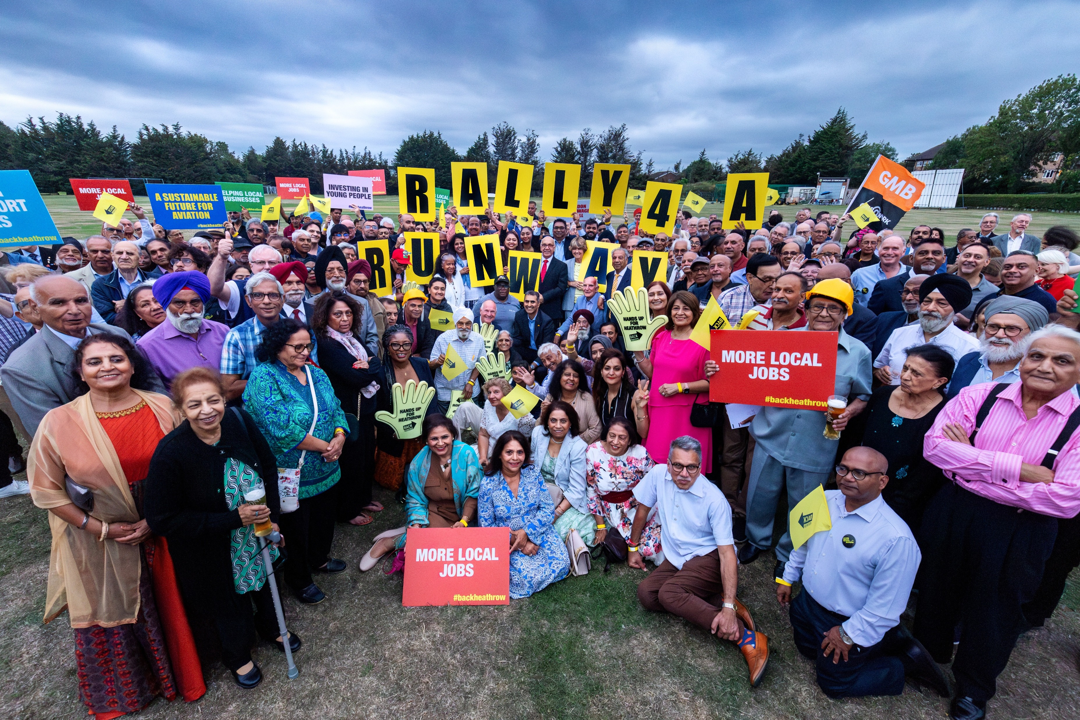 Hundreds show up in support of Heathrow Expansion - Back Heathrow