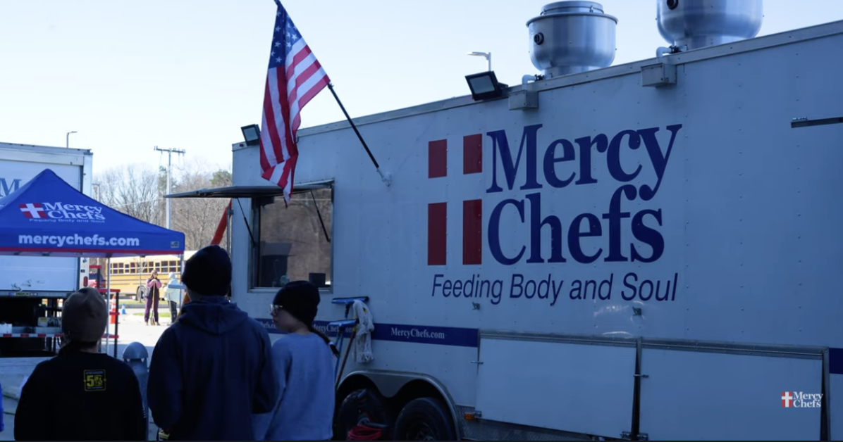 My VIDEO REPORT from TN tornado - Mercy Chefs