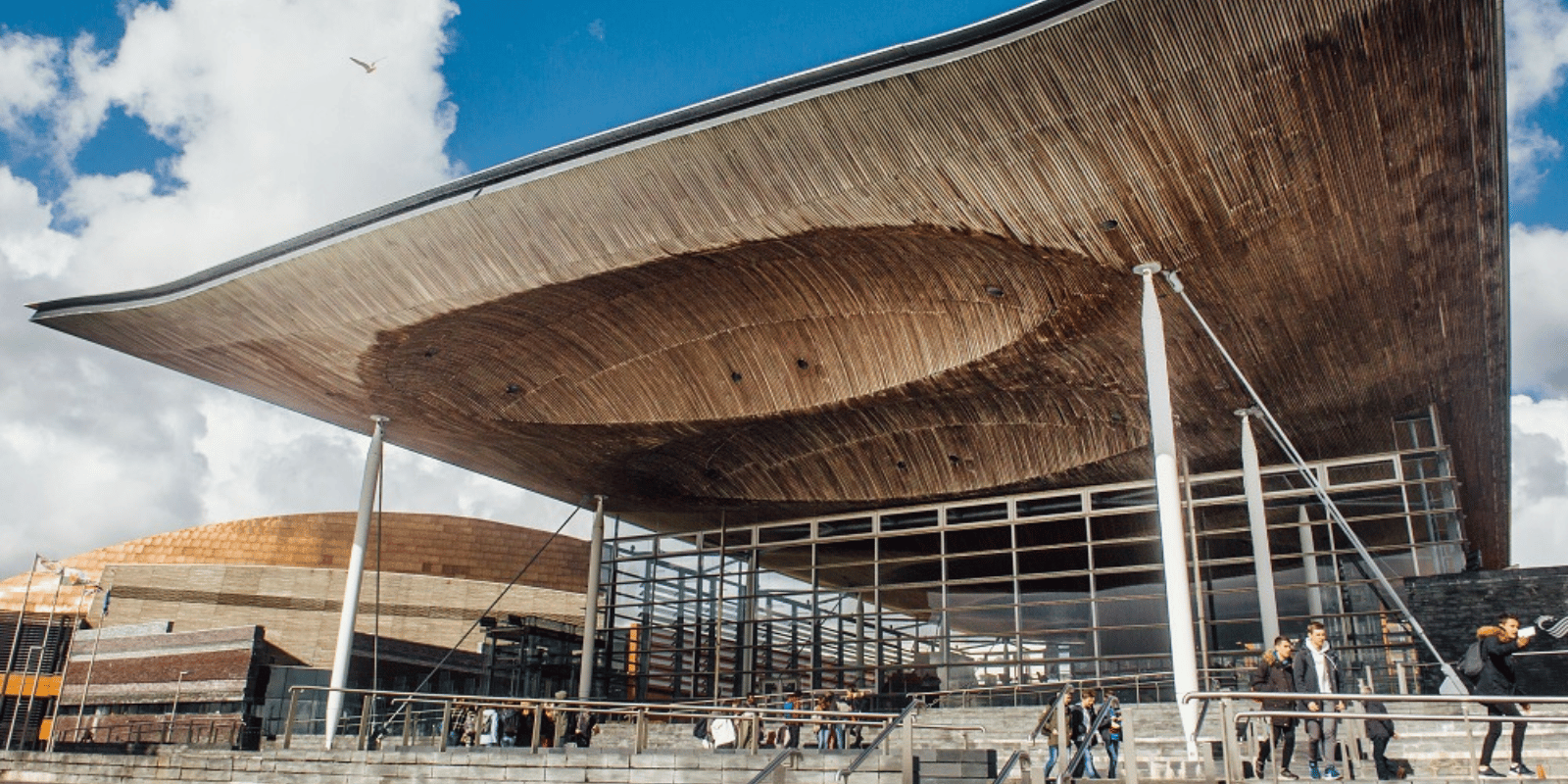 'Blwyddyn gyntaf Prif Weinidog Cymru wedi'i chrynhoi gan record o ...
