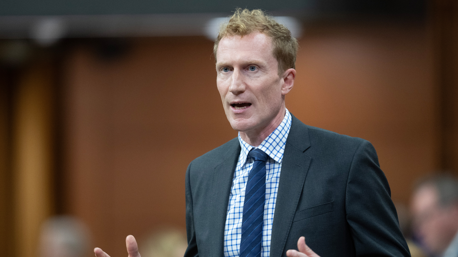 Nearly 200,000 asylum claims awaiting a decision from Immigration and ...