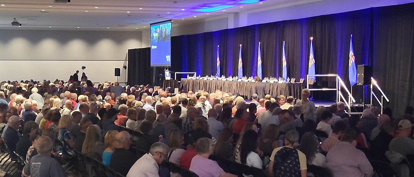 Danielle Smith takes on Lethbridge in Town Hall - Rebel News