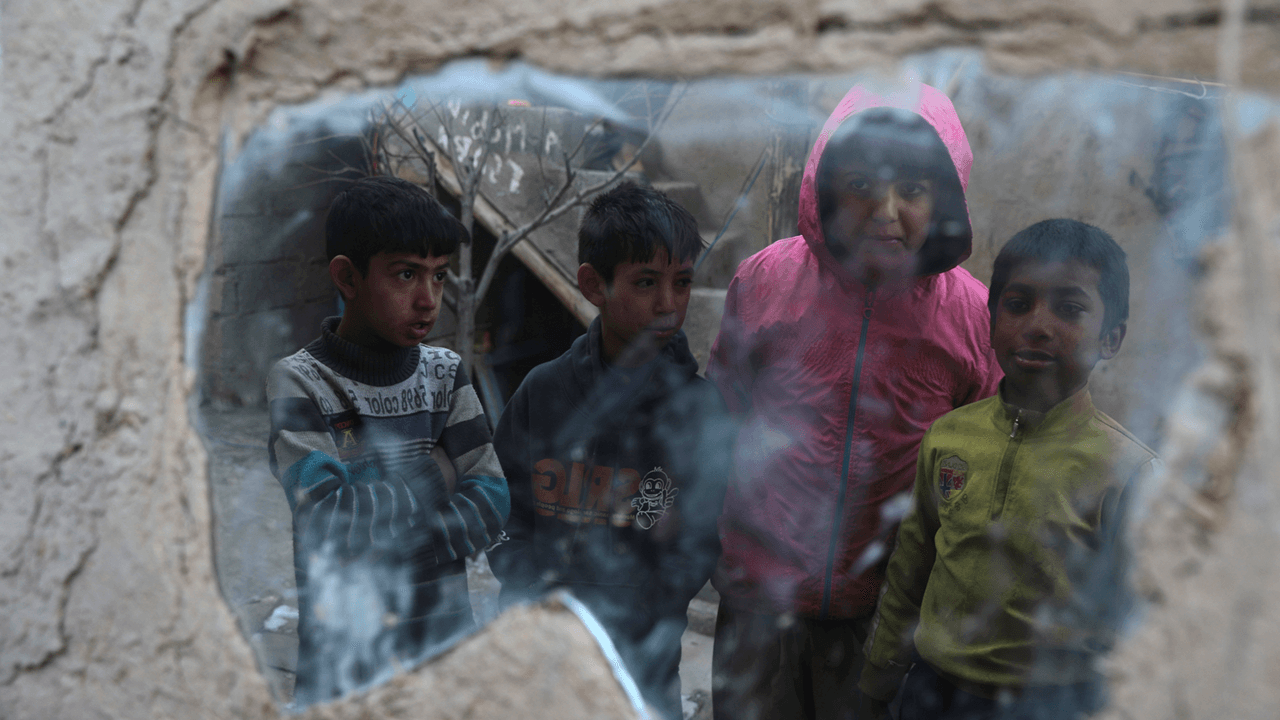 Heartbreaking viral video shows Afghan girl crying, “No one cares about ...