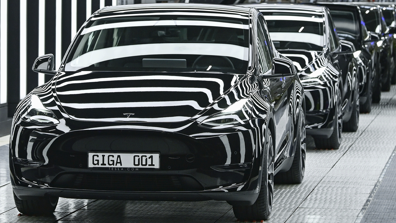 EU orders European vehicle manufacturers to install 'black box' device ...