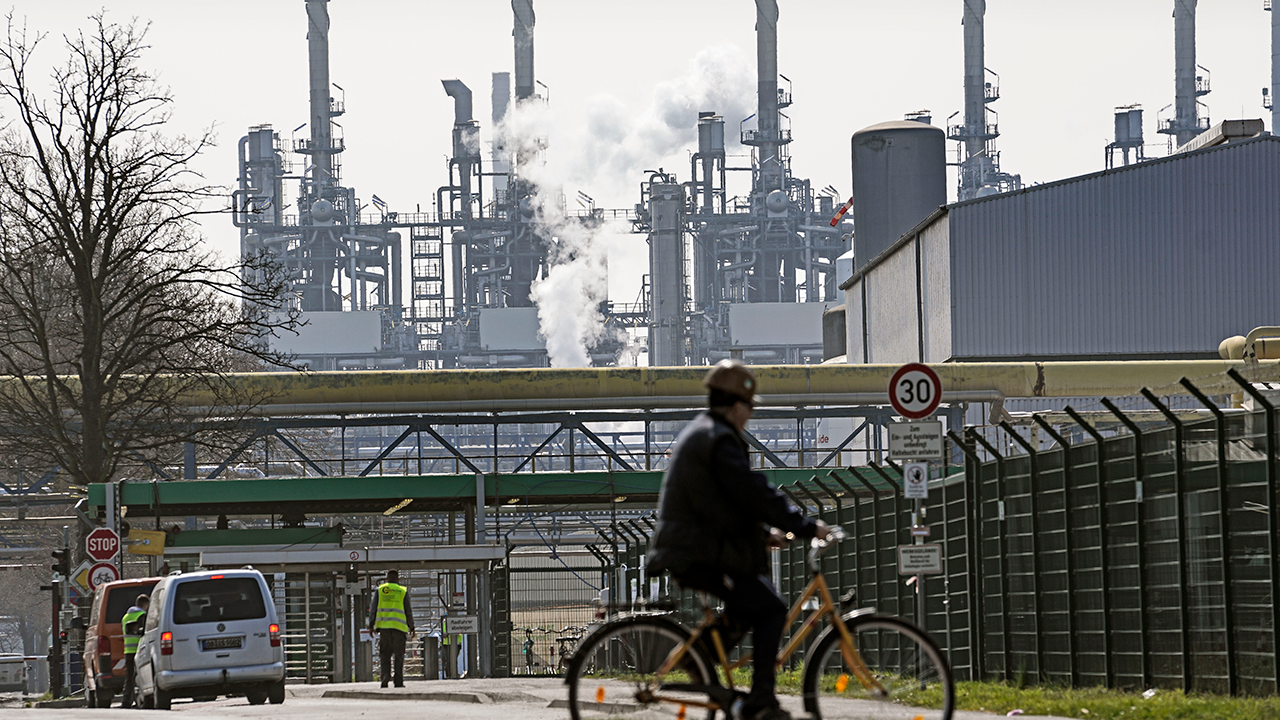 Germany announces takeover of Russian-owned oil refineries - Rebel News