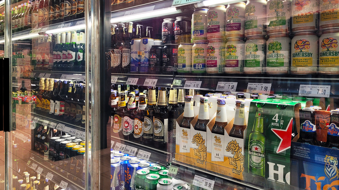 Government-run liquor stores to combat climate change by removing fridges, says Quebec - Rebel News
