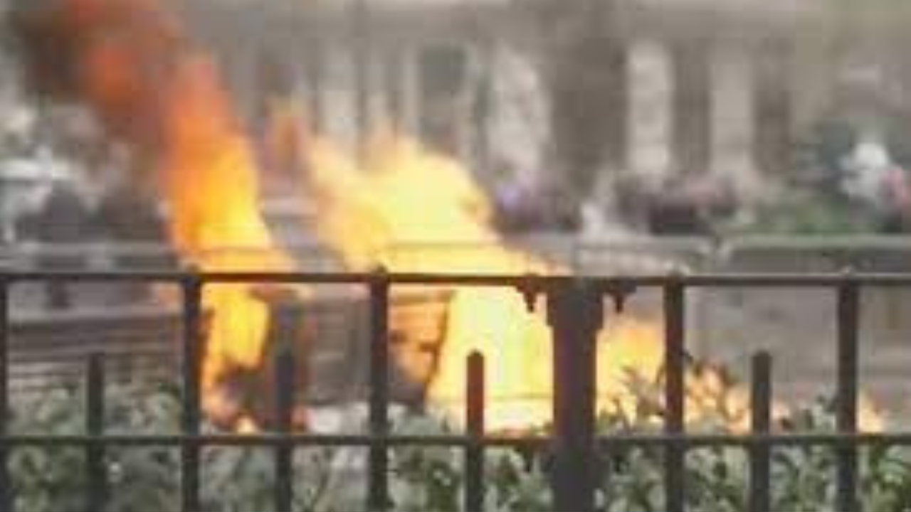 Man sets himself on fire outside NYC courthouse where Trump's trial is ...