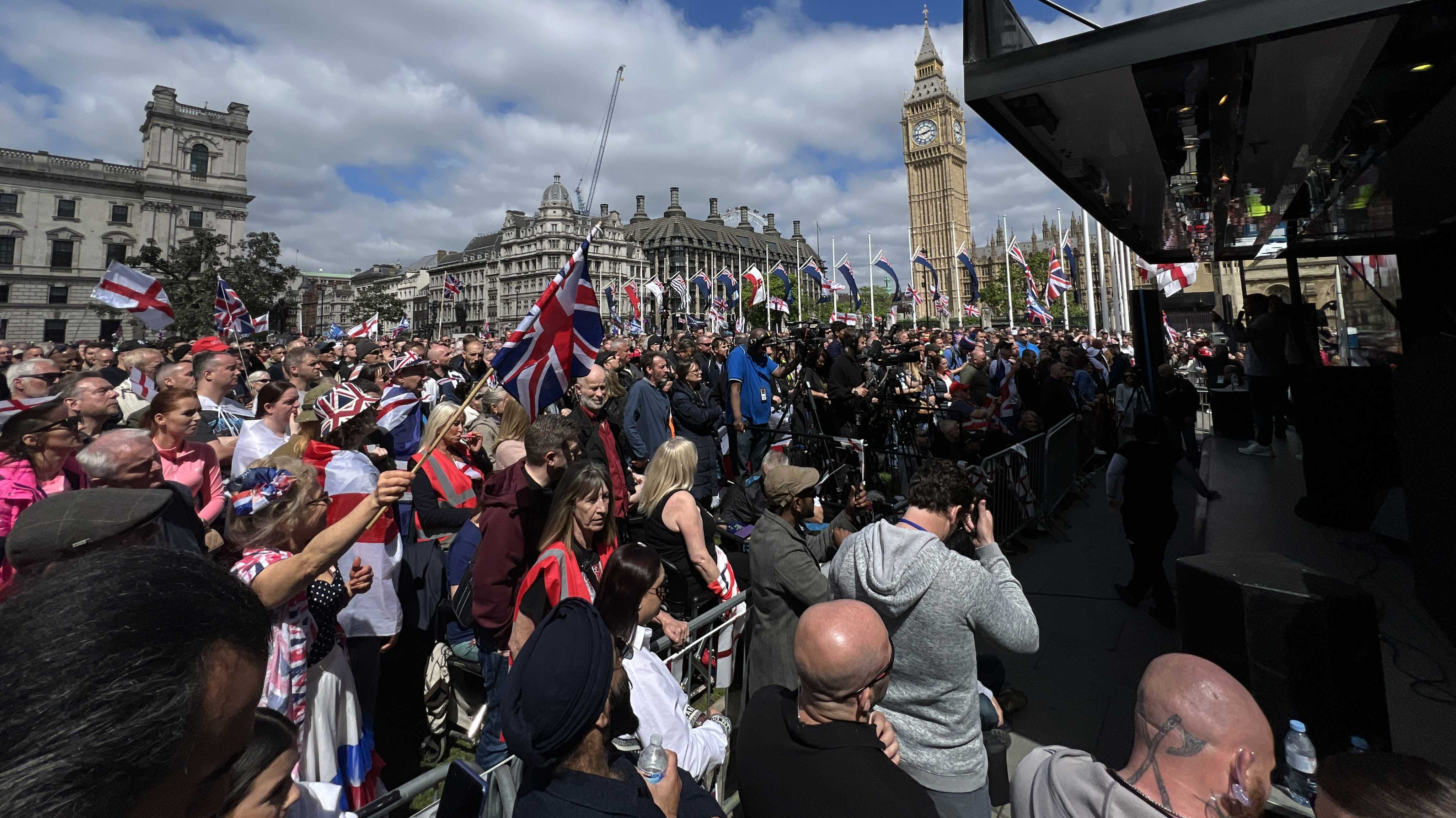 LIVE UPDATES: Tommy Robinson's anti-totalitarian march and film ...