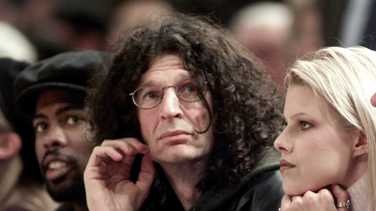 Howard Stern defends transgender TikTok star Dylan Mulvaney against Kid Rock and Travis Tritt ...
