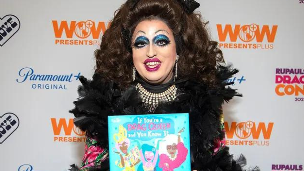Drag queen leads children in 'Free Palestine' chant at 'Queer Storytime ...