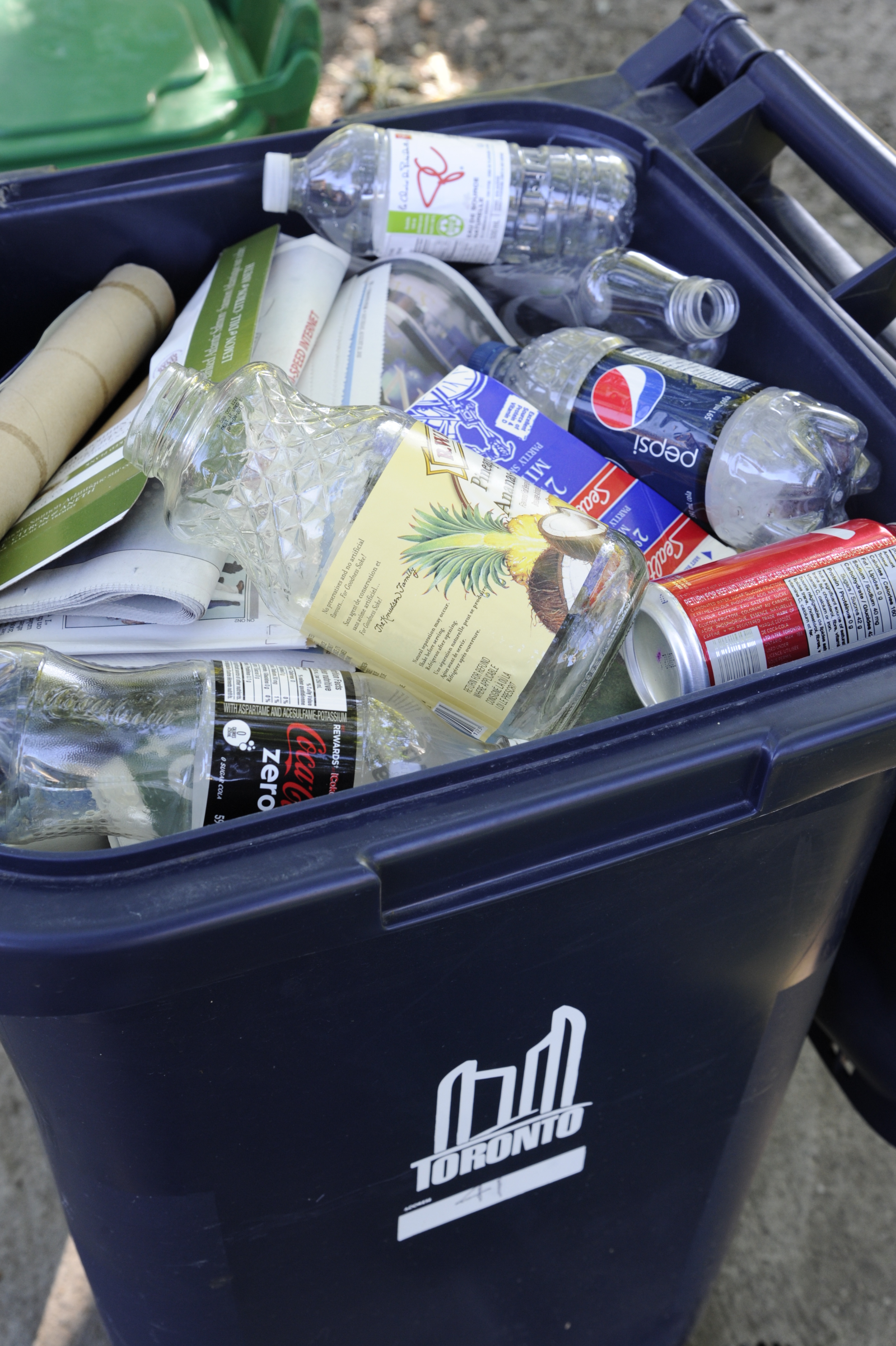 Most of Ontario's recyclable drink containers are going right to the ...