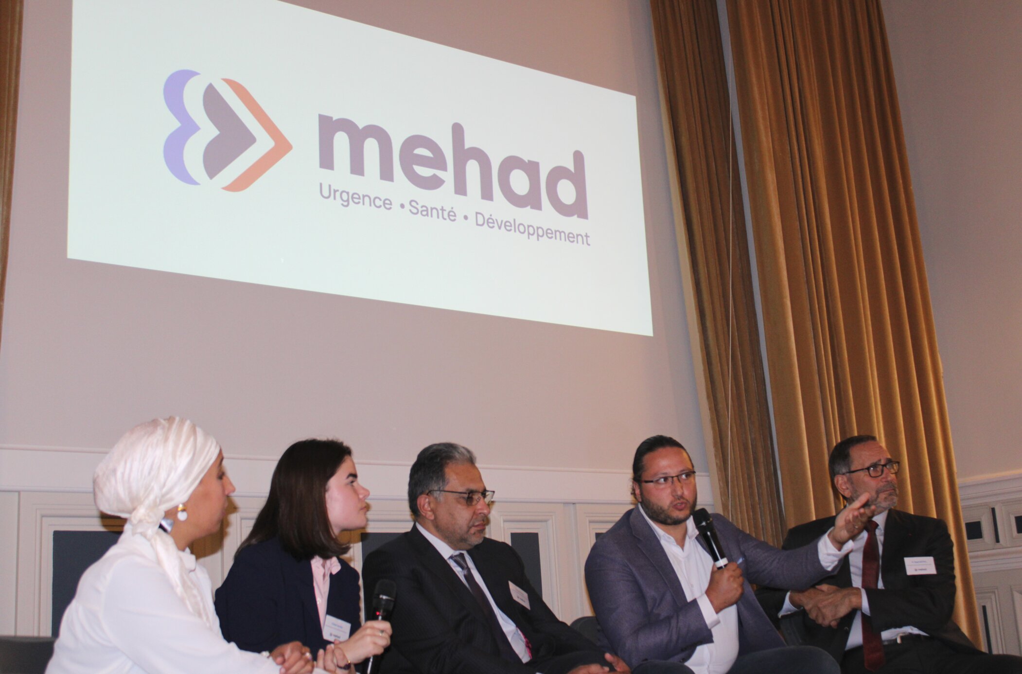 Partenaires et soutiens se réunissent à la mairie de Paris pour la ...