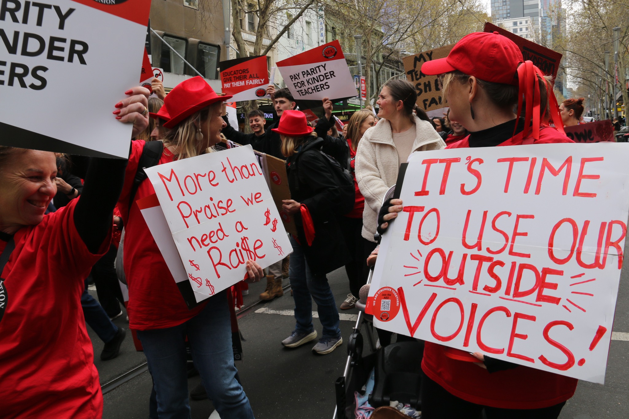 Teachers and educators rally in Victoria for 35% pay rise and fair ...
