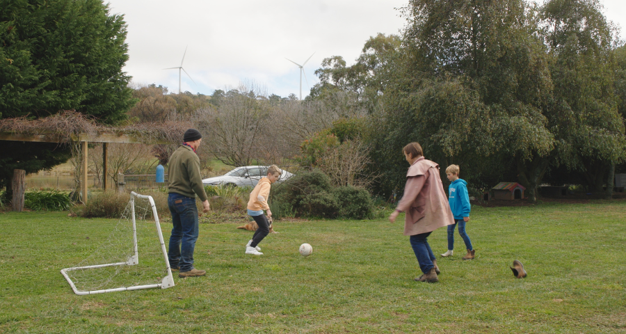 What's it really like living next door to a wind farm? - RE-Alliance