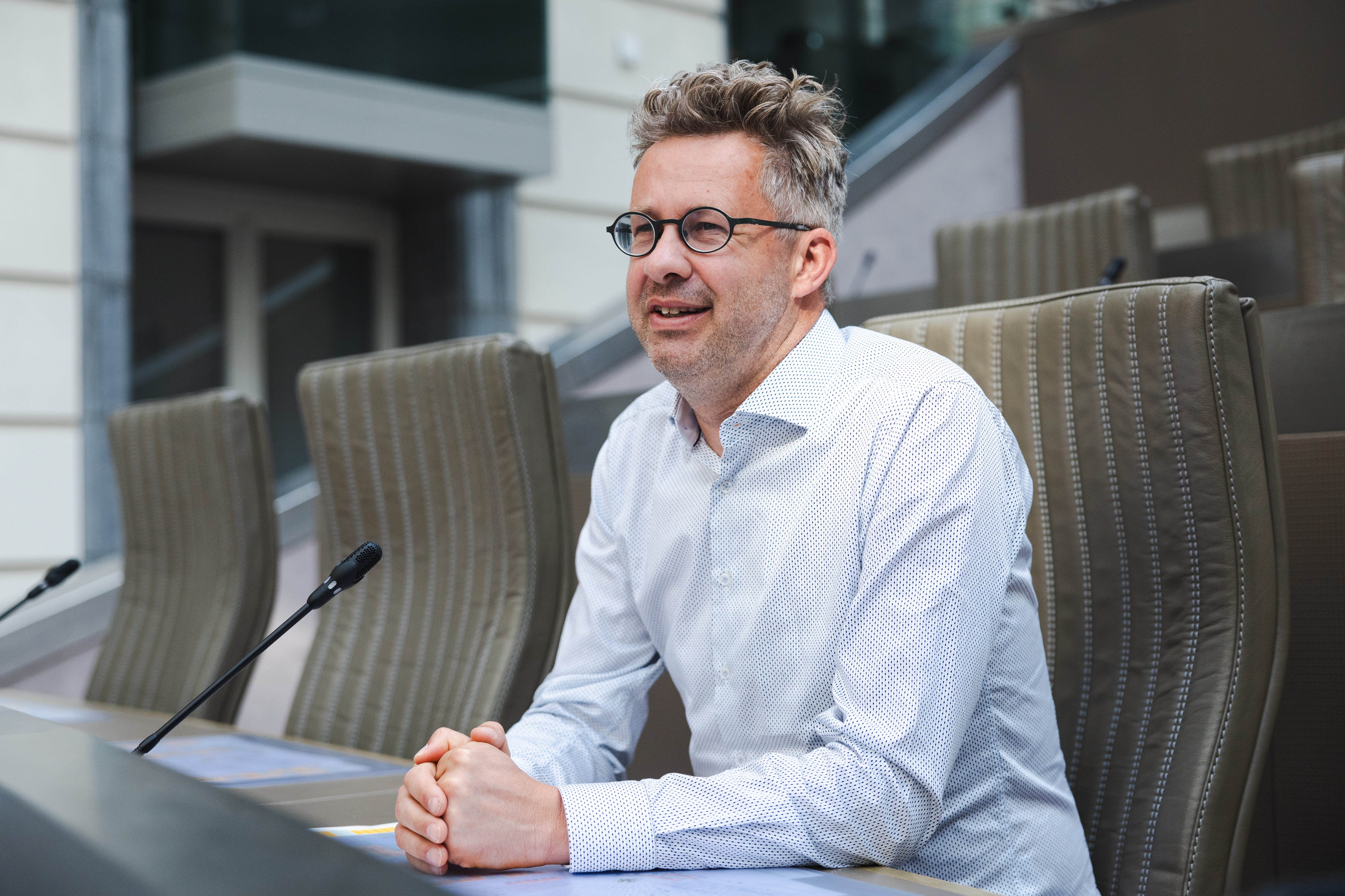 Maak kennis met onze kersverse minister Rob Beenders - Vooruit Nieuws